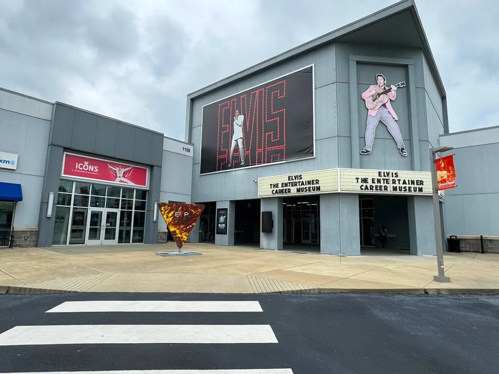 Take a tour inside Graceland