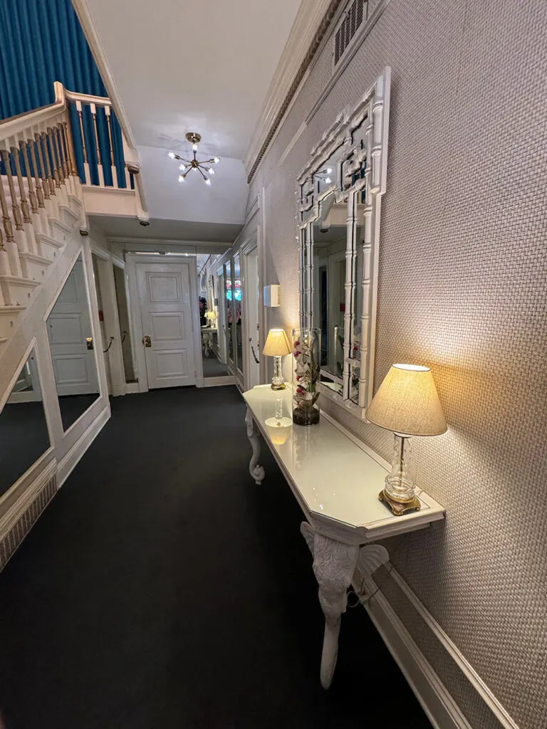 Take a tour inside Graceland