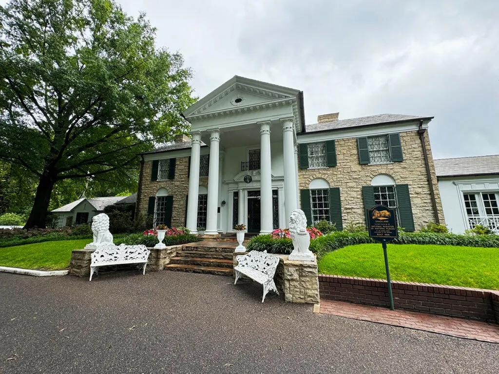 Take a tour inside Graceland