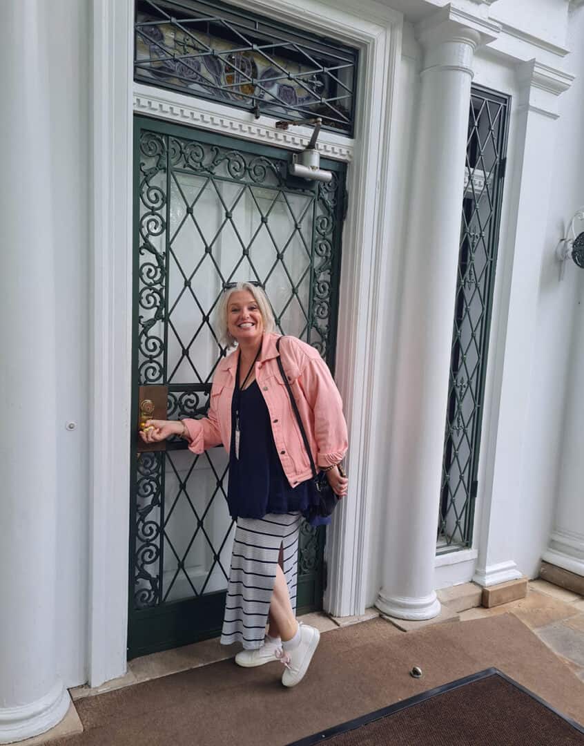 Take a tour inside Graceland